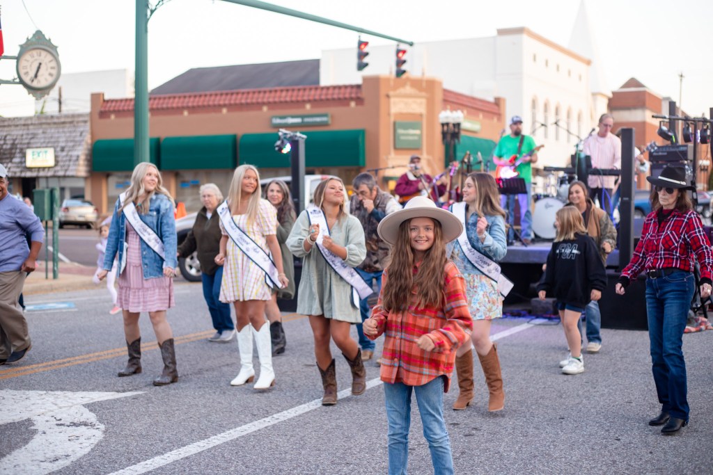 World’s Biggest Fish Fry – City of Paris, TN